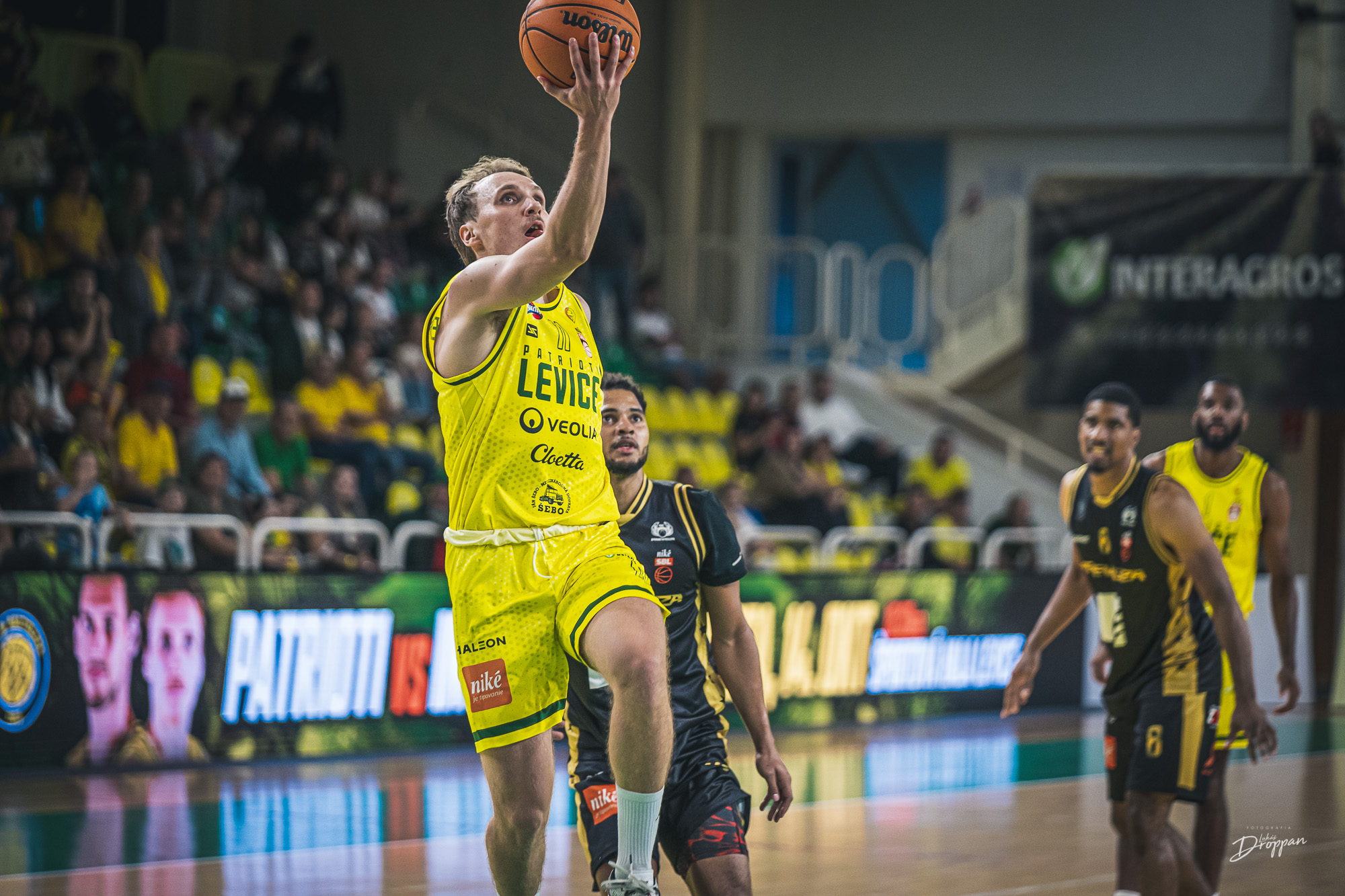 Patrioti zdolali Prievidzu 97:63 - Patrioti Levice